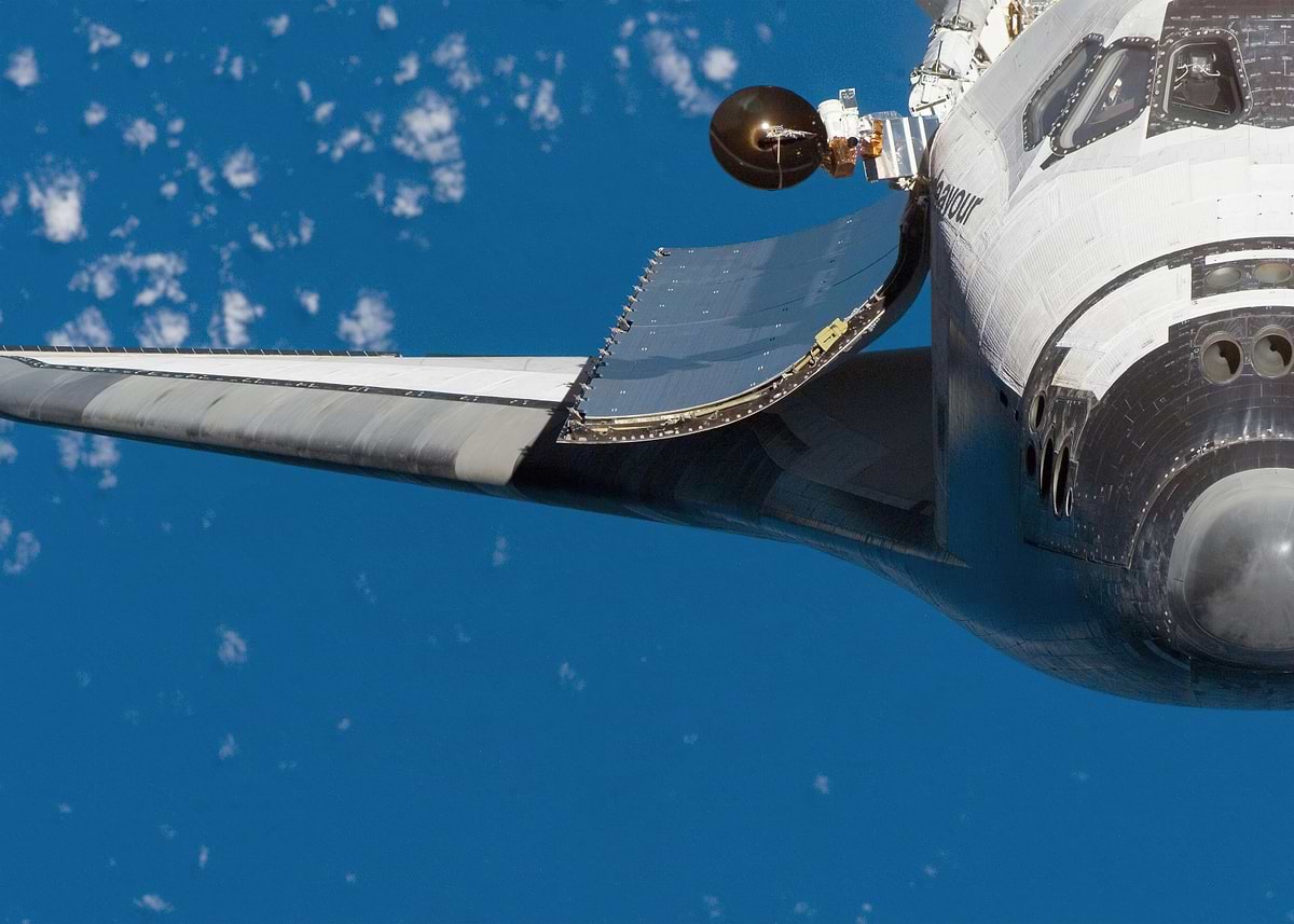 'Space Shuttle Endeavour' Poster, picture, metal print, paint by Galaxy ...