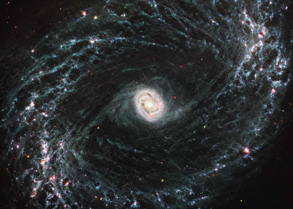 'NGC 1433 Spiral Galaxy' Poster, picture, metal print, paint by NASA ...