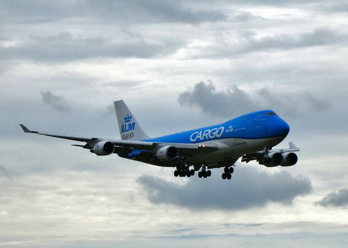 'KLM Cargo Boeing 747' Poster, picture, metal print, paint by Joyce ...