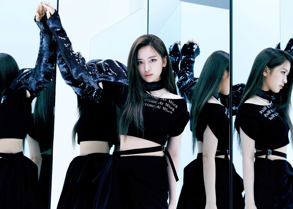 'ive kpop yujin' Poster, picture, metal print, paint by Sun Arti | Displate