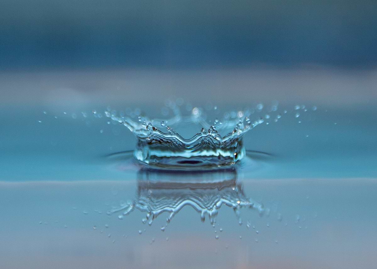 'Water Drop Crown' Poster, picture, metal print, paint by gigigi | Displate
