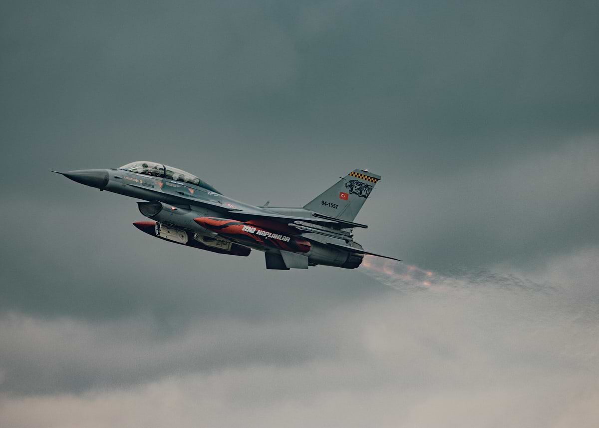 'F-16 Fighting Falcon in Flight' Poster, picture, metal print, paint by ...