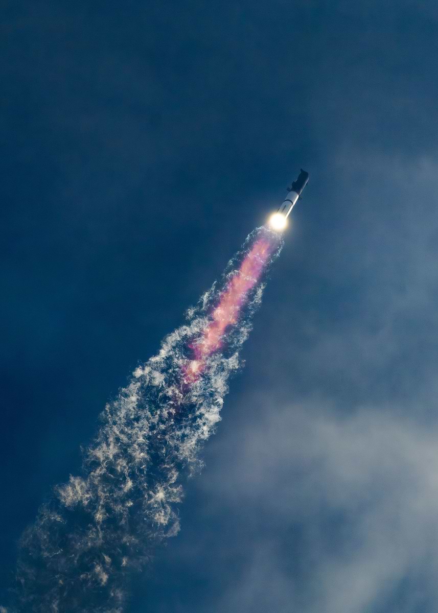 'Starship IFT3' Poster, picture, metal print, paint by Felix Schlang ...