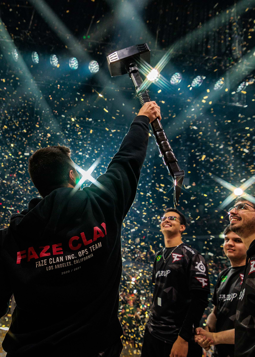 'FaZe Clan - Six Invitational 2025 Hammer Lift' Poster, picture, metal ...